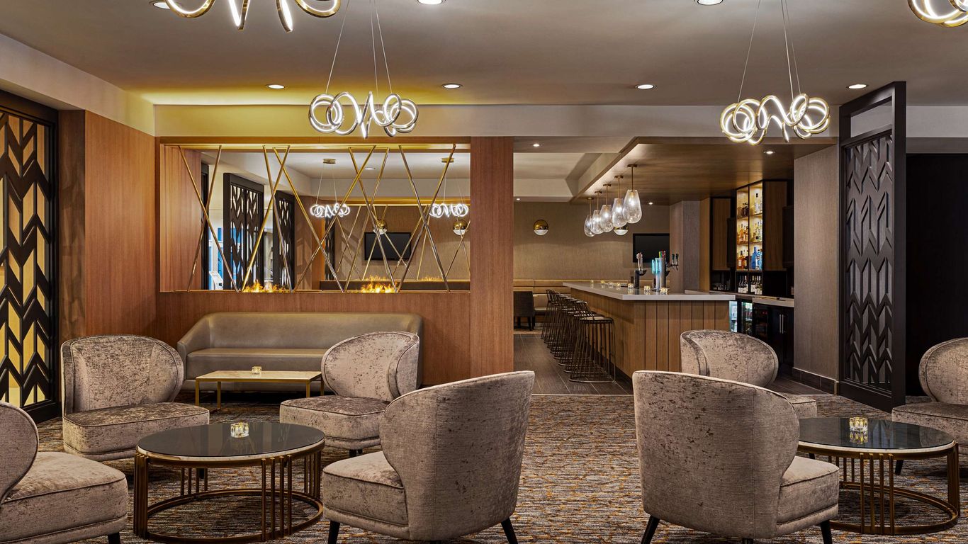 Doubletree by Hilton Pointe Claire Montreal Airport West, Pointe-Claire | HotelsCombined